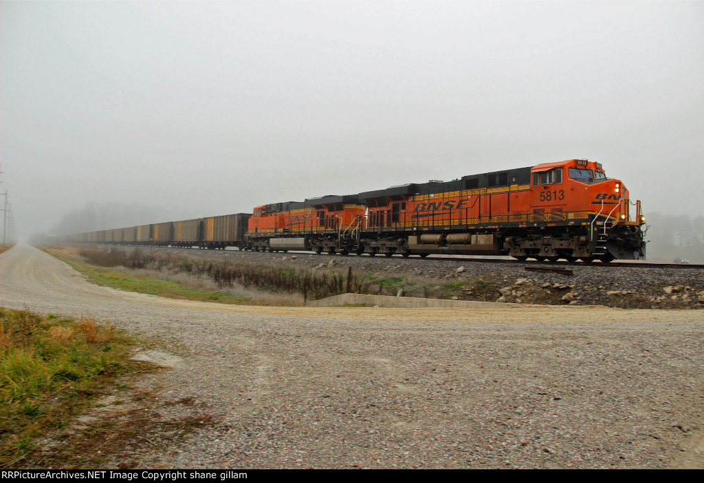 BNSF 5813 heads Nb into elsberry out of the fog.